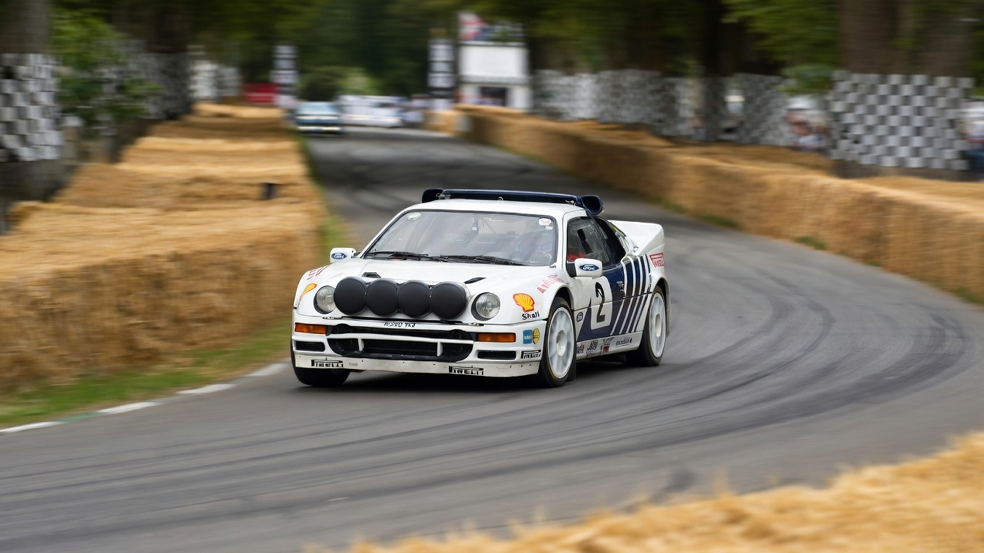 Ford RS200 shows wild rally power at hill climb track