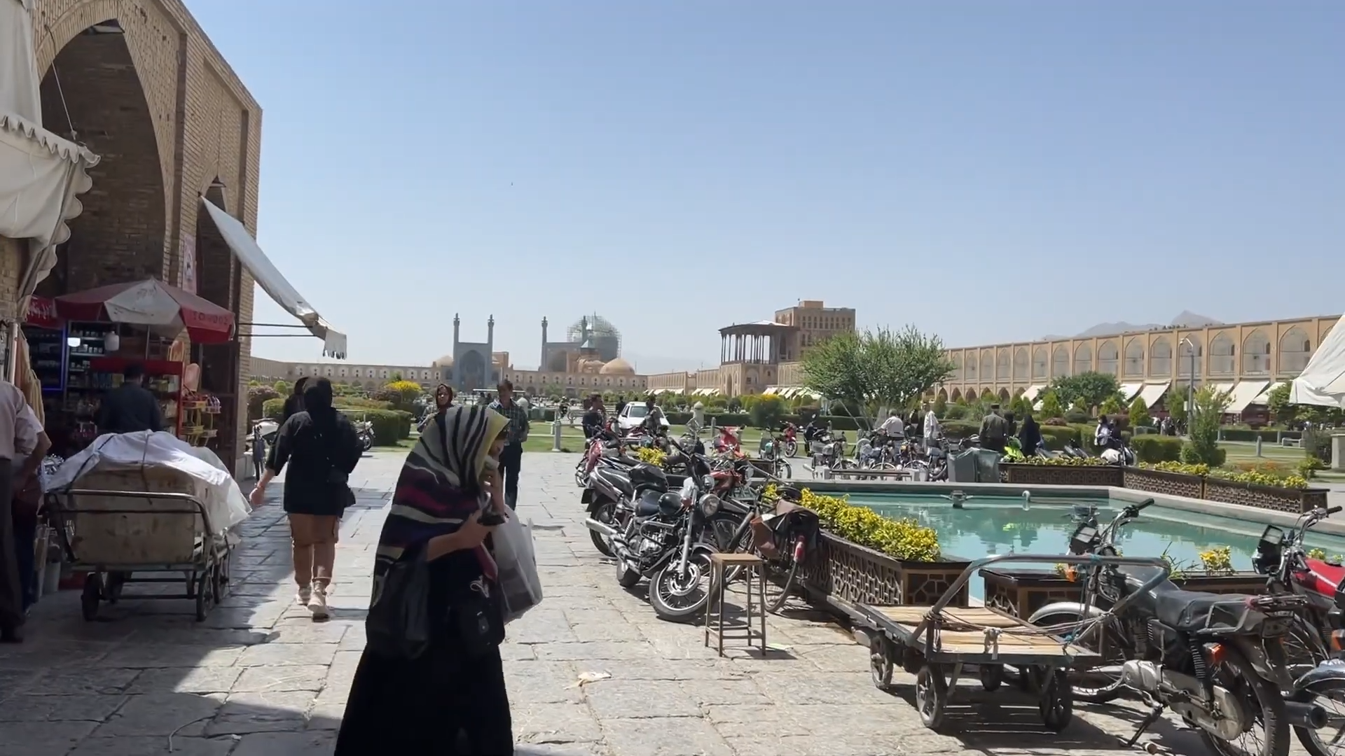 What attractions bring people to Iran?