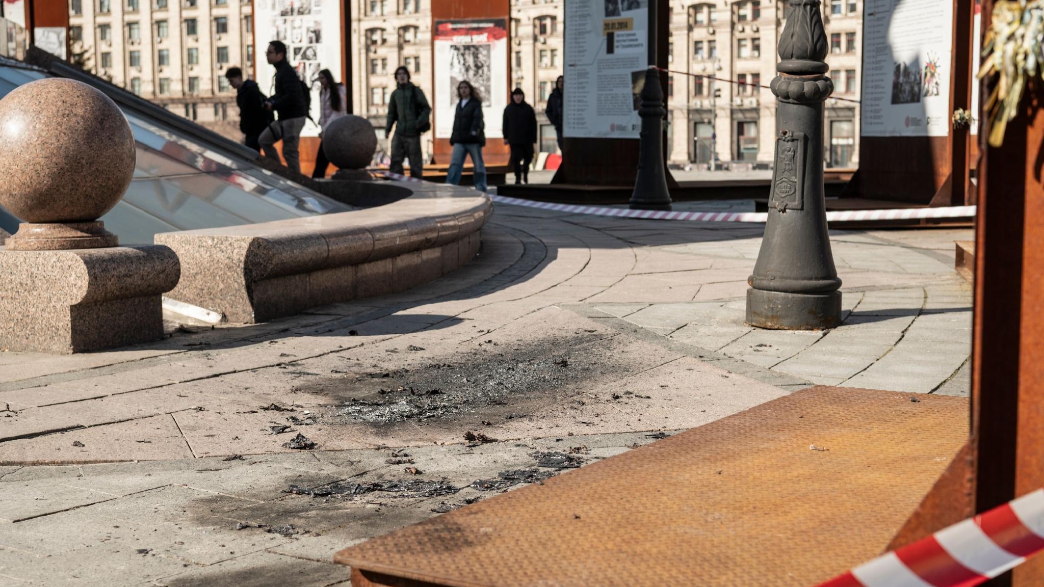 Kiev, drone in pieno giorno su piazza Indipendenza. Zelensky: "Sventata ...