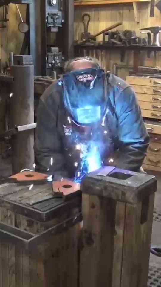 Mounting an anvil to a solid base for quiet use