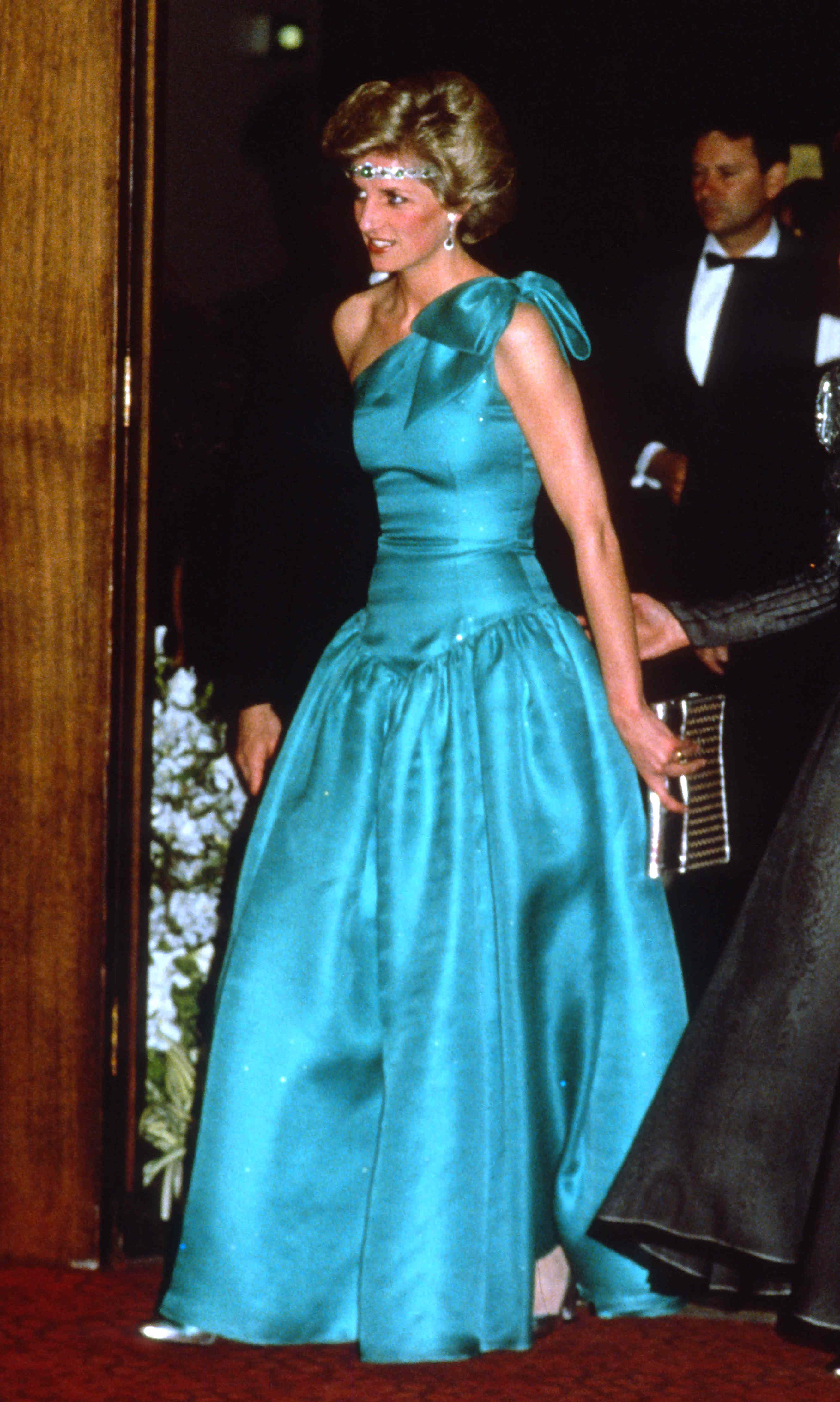 Princess Diana reportedly irritated Queen Elizabeth by wearing a $5.7 ...