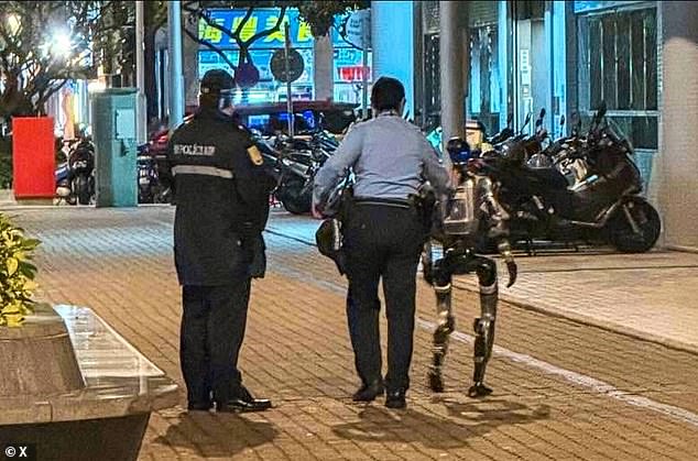 First robot arrest: Watch moment a humanoid is detained by police after ...