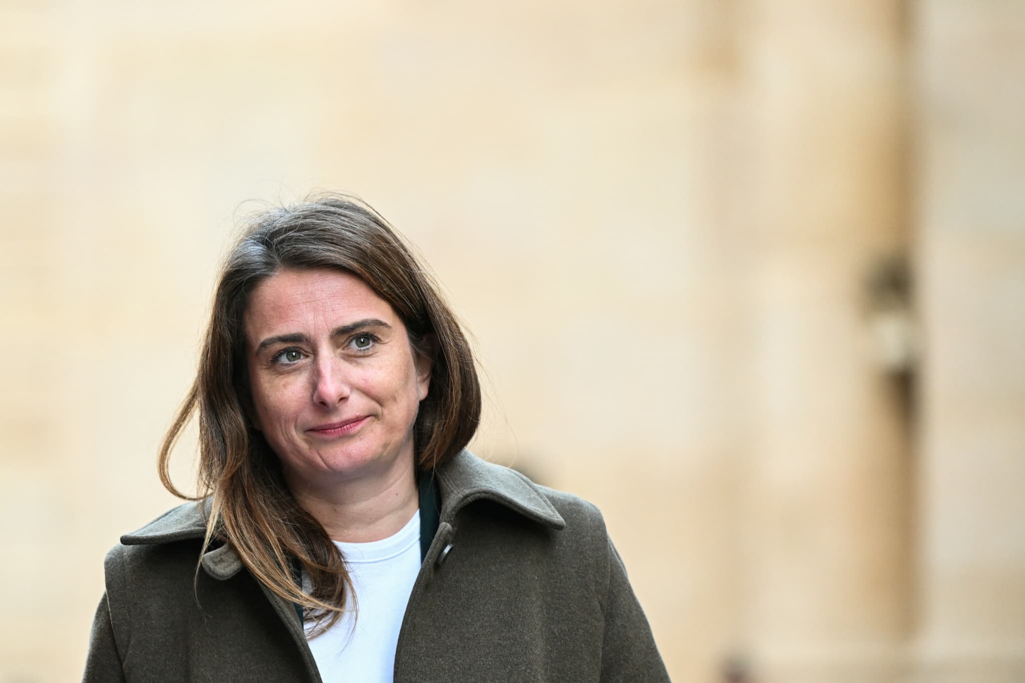 « Lâche la grappe aux femmes » : après des propos sur sa grossesse ...