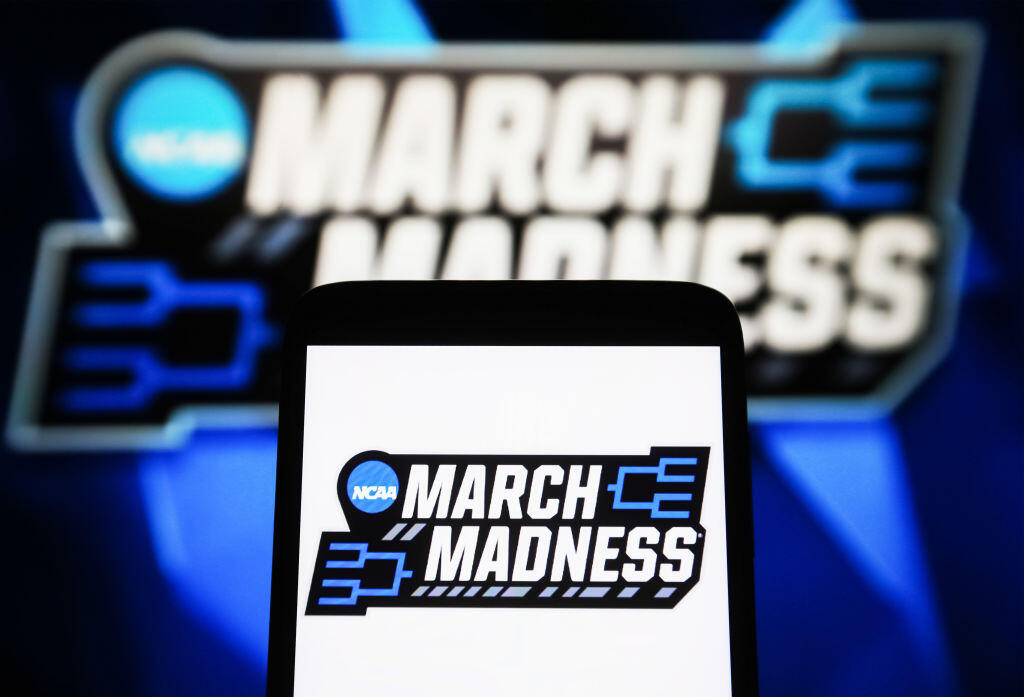 I let ChatGPT pick my March Madness bracket. Here's how it actually did