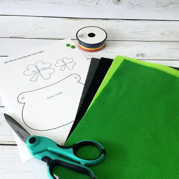 DIY pot of gold treat bag felt project