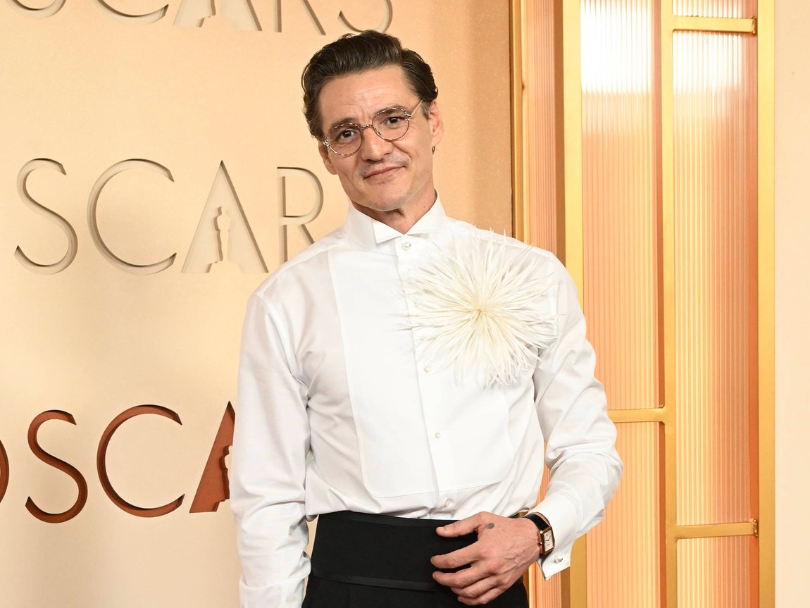 Pedro Pascal appears at the Oscars without his mustache