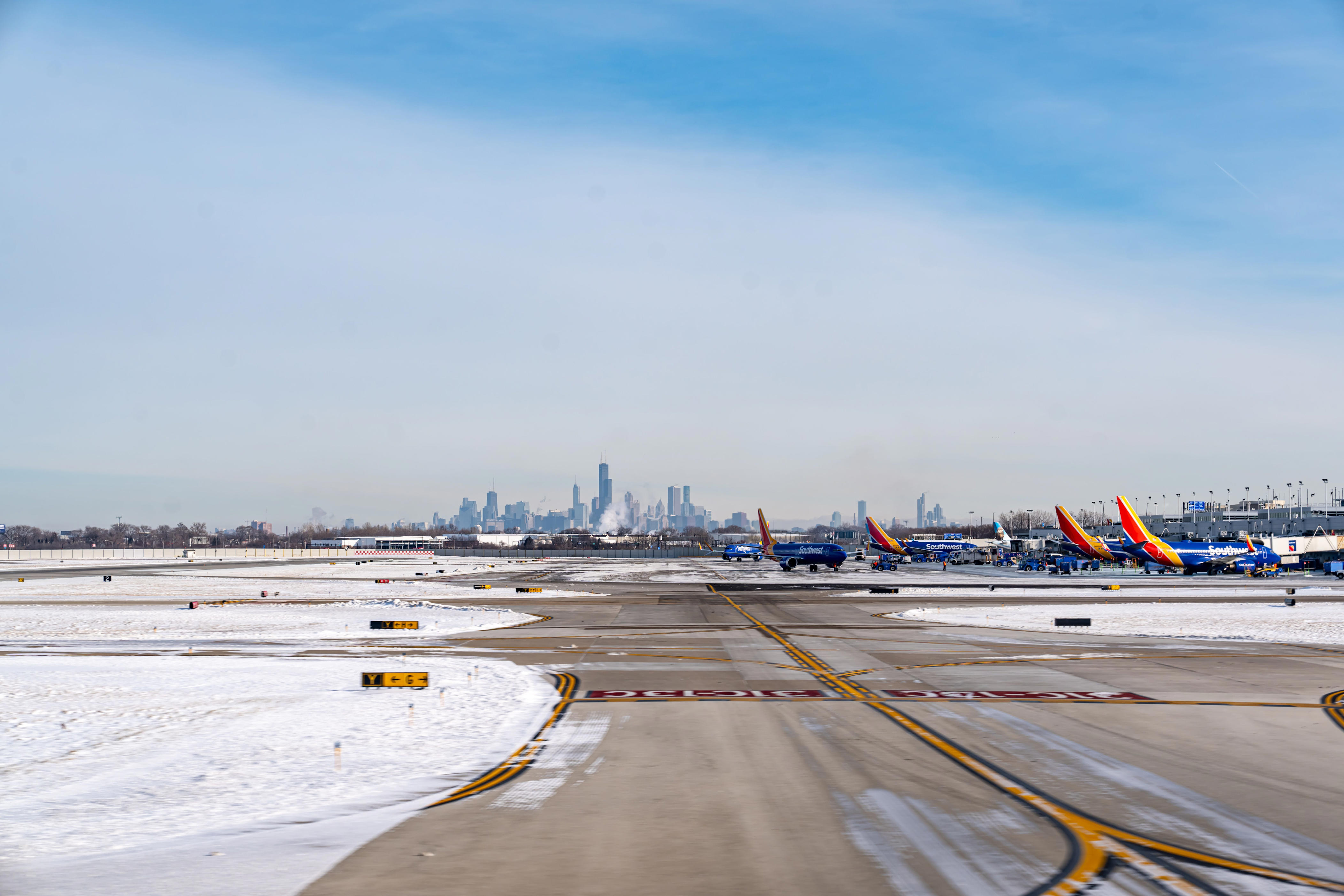 Storm system cancels more than 1,000 flights in Chicago, prompts school ...