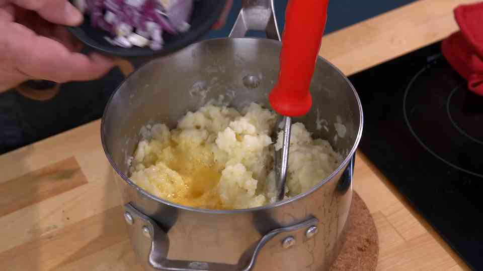 This 1777 potato pudding recipe was cooked under roasted meat