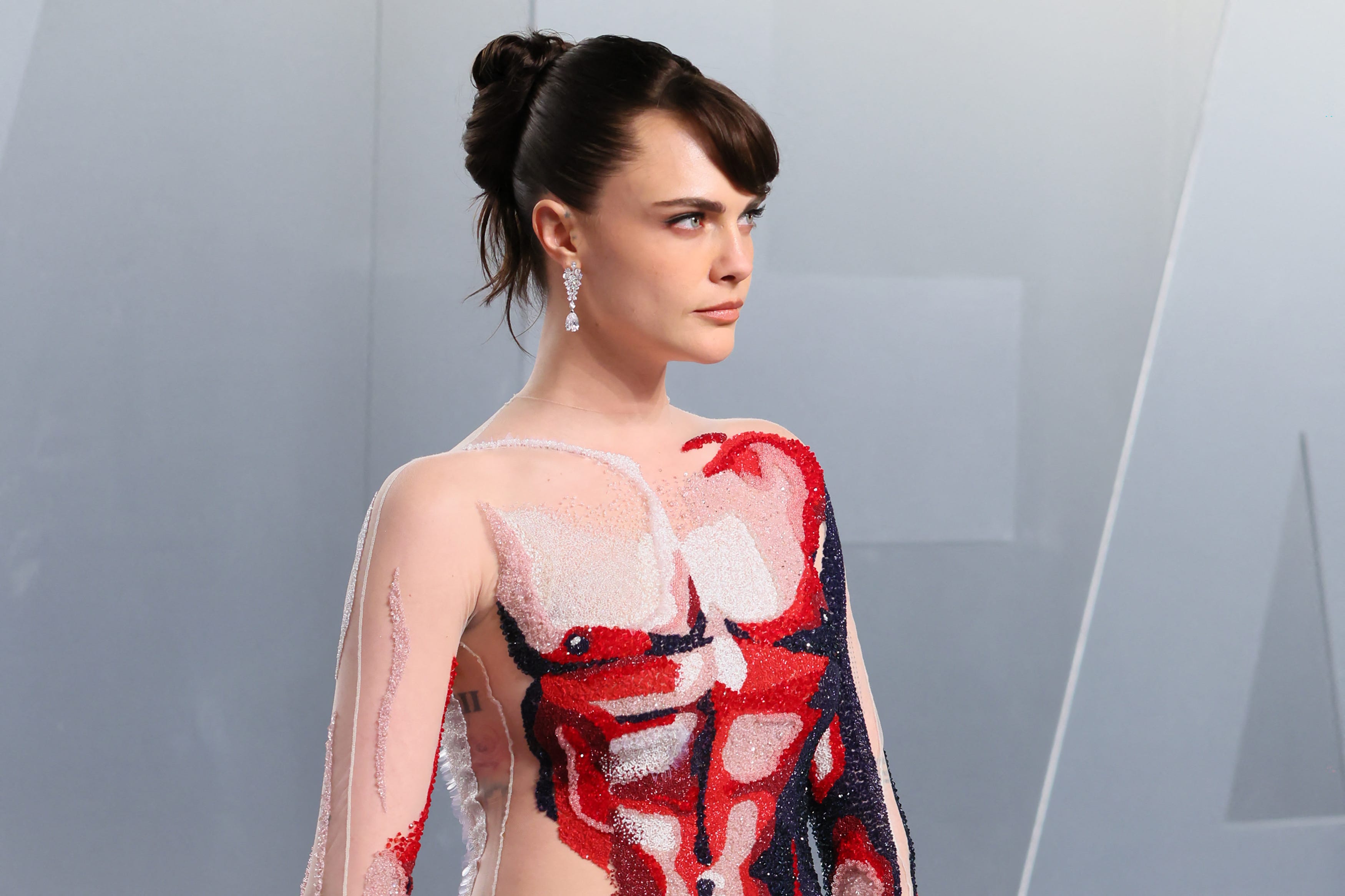 See Cara Delevingne's head-turning Oscar night 'muscle' dress