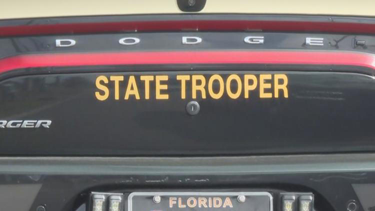 28-year-old dead after crossing center line, hitting semi in Manatee ...