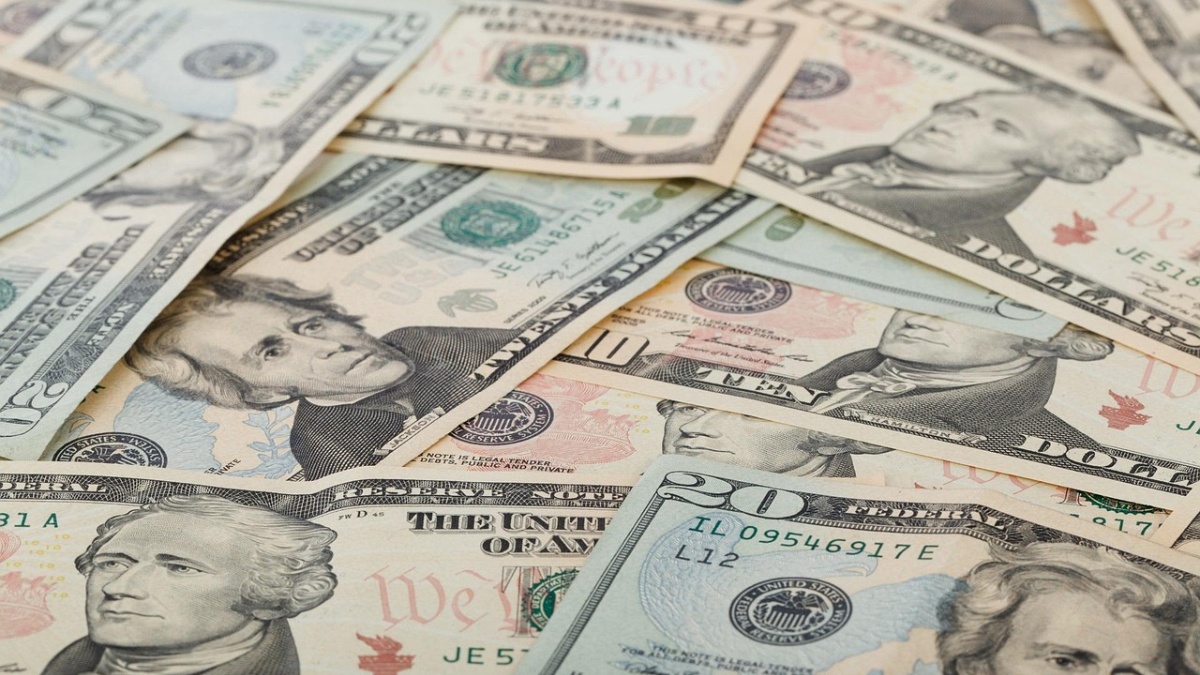 Peso mexicano retrocede hoy 2 de abril: dólar cierra cerca de los 18 pesos