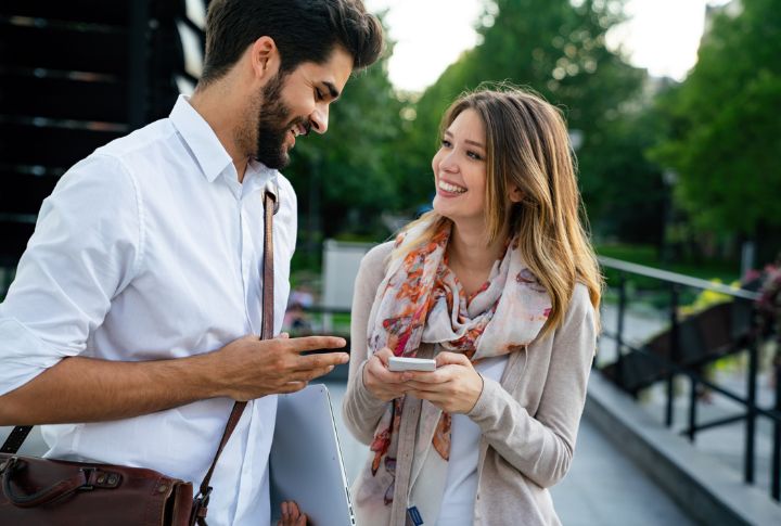 15 traits of men who effortlessly win women over