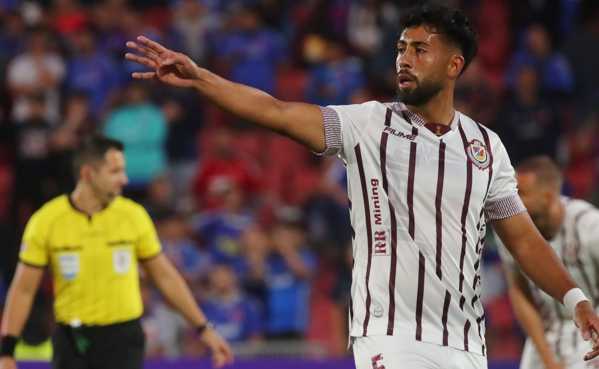 Lucas Alarcón, autor del golazo de la fecha 7 en la Liga de Primera ...