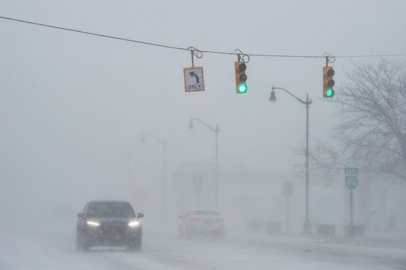 Monster 'bomb cyclone' explodes over Great Lakes, unleashing 2 feet of ...