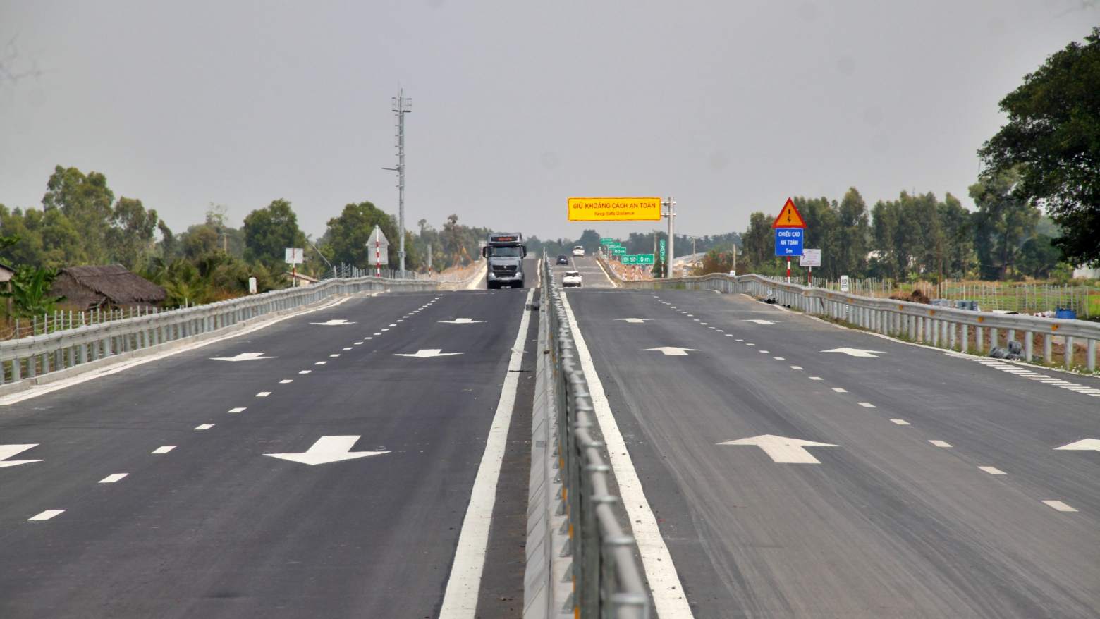 Tài xế đồng tình tạm dừng khai thác cao tốc Hậu Giang – Cà Mau