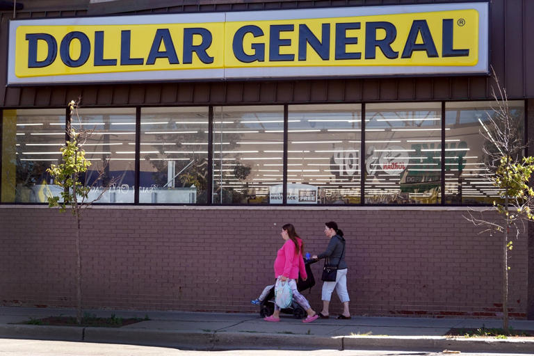 Higher-income Americans are flocking to Dollar General, CEO reveals