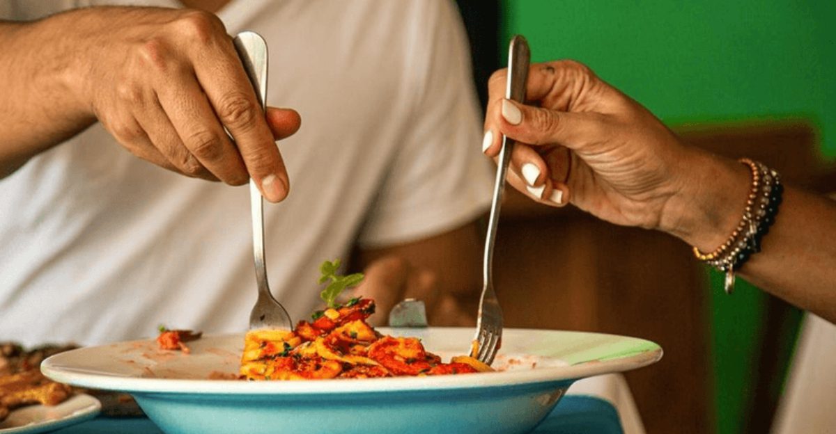 19 restaurant habits that instantly tell you what kind of eater someone is