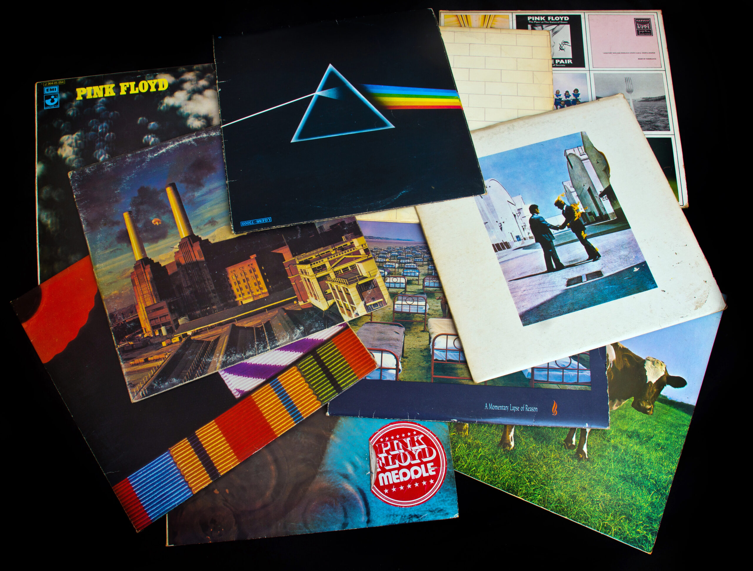 Photos of 15 hidden details in music album covers