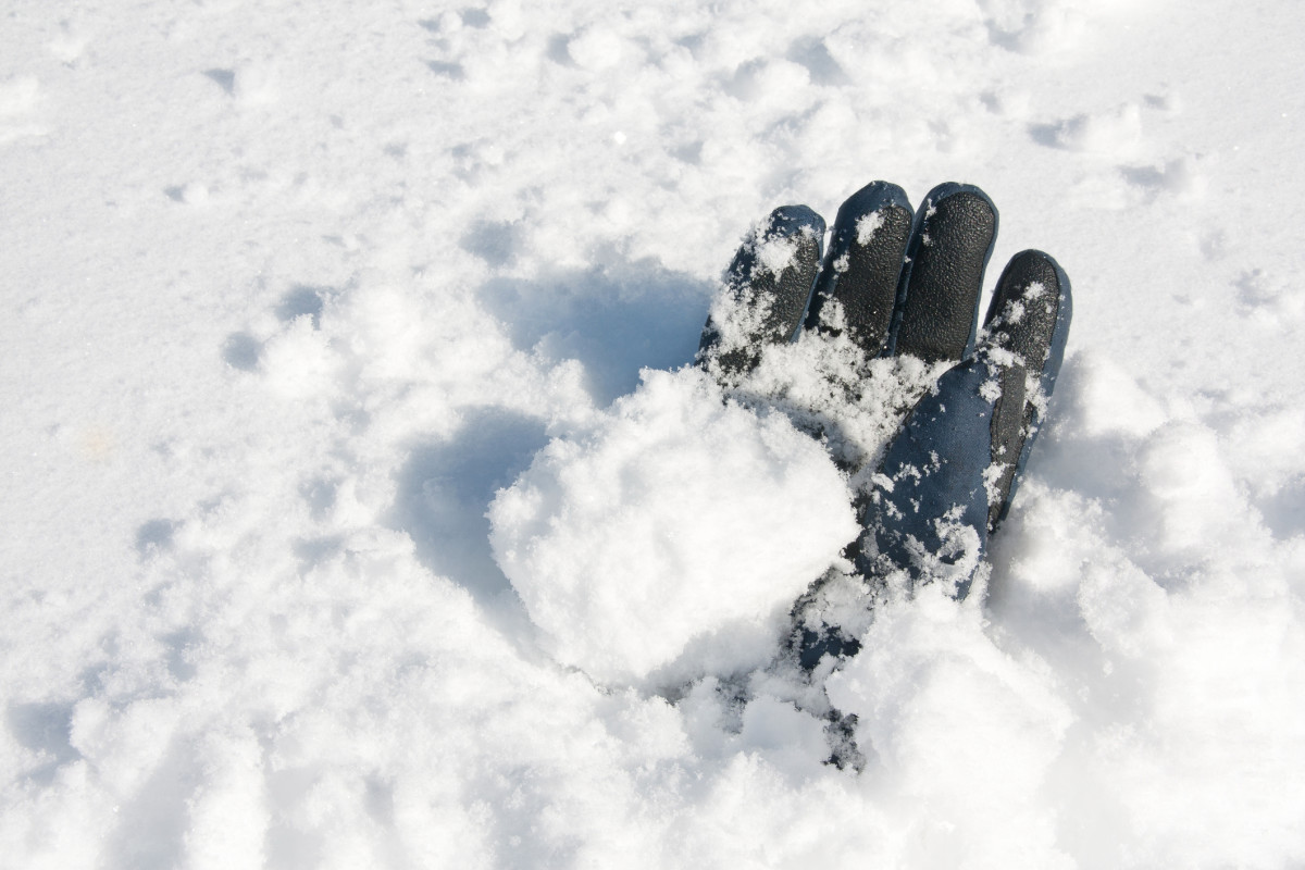 "This guy okay?": Video captures scary deep snow rescue at ski resort