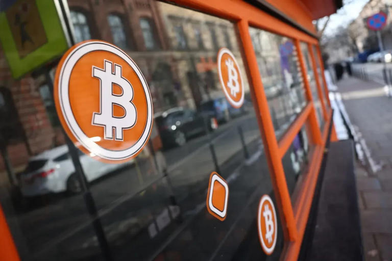 Bitcoin’s rally to $75K or crash below $72K could trigger $1B ...