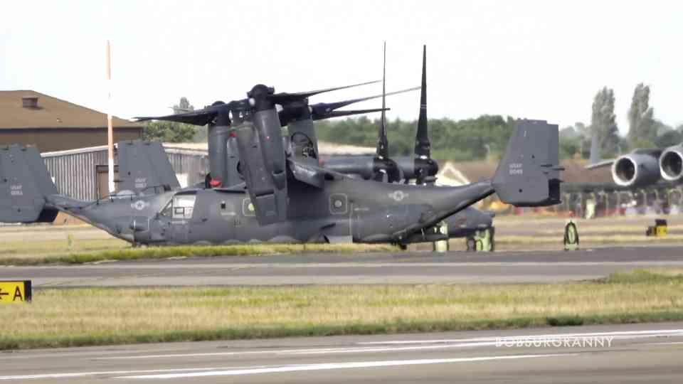 V-22 Osprey roars across RAF Mildenhall in epic pass