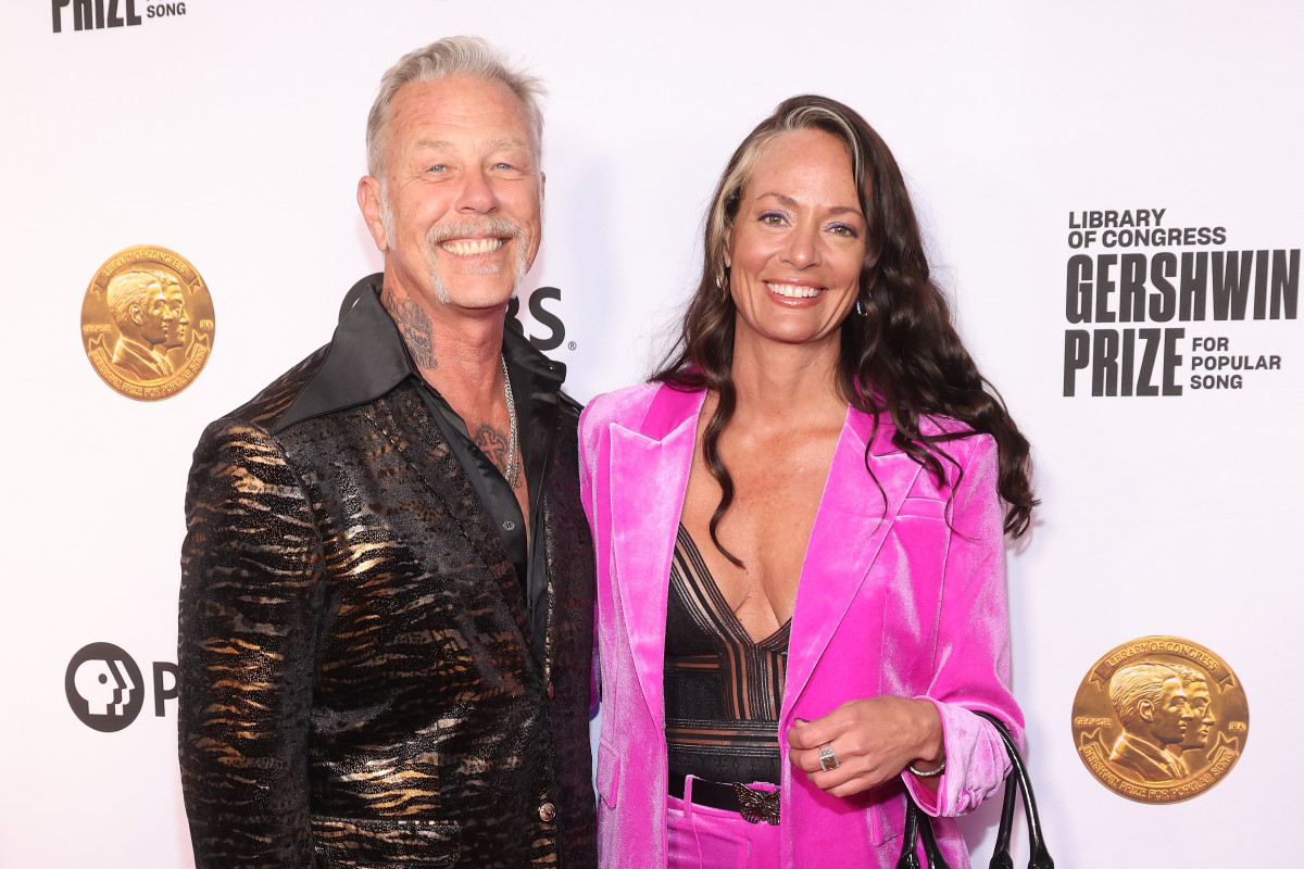 Iconic ’90s rocker announces engagement amid 2026 tour