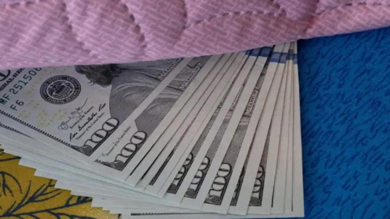 A cuánto cerró el dólar hoy, lunes 4 de mayo