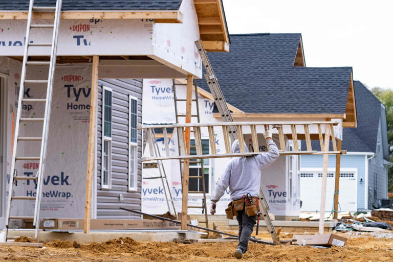 Bill that bans Blackstone and other investors from buying homes has a ...