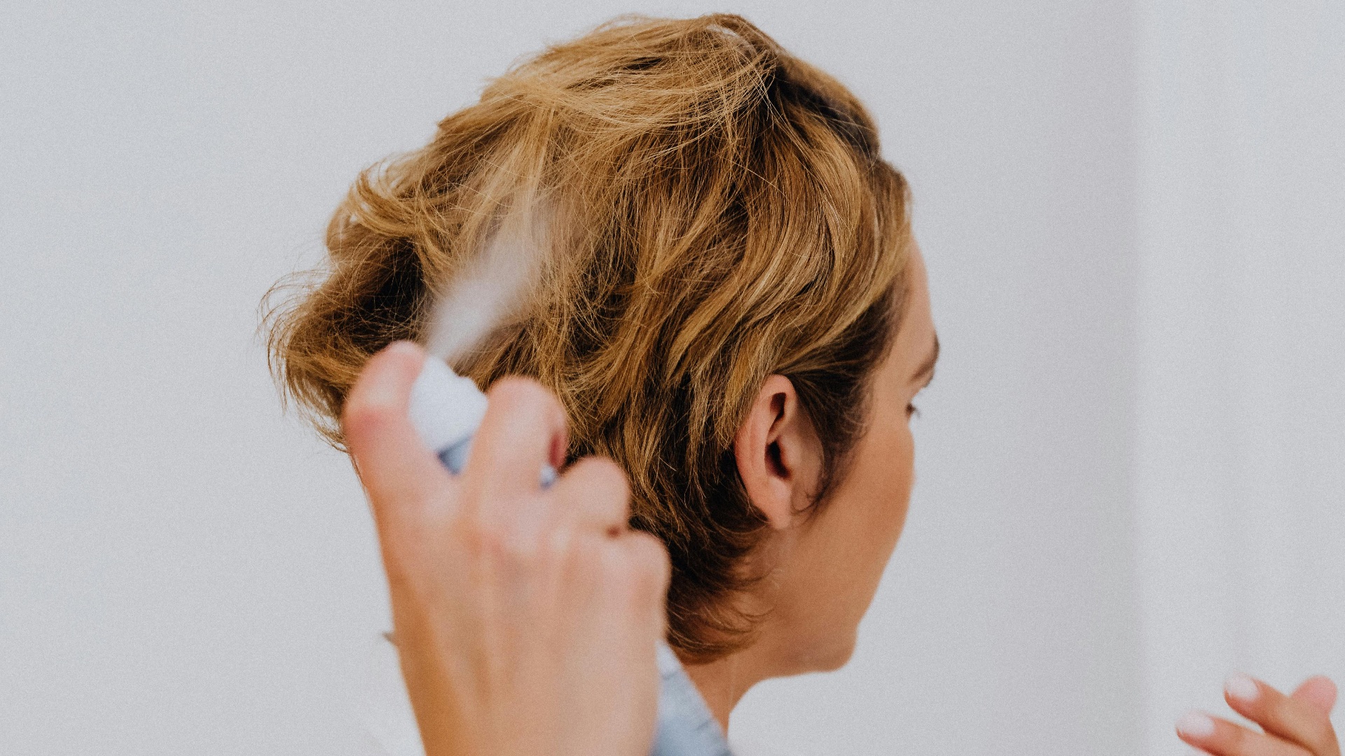 10 benefits of dry shampoo & 10 drawbacks to keep in mind