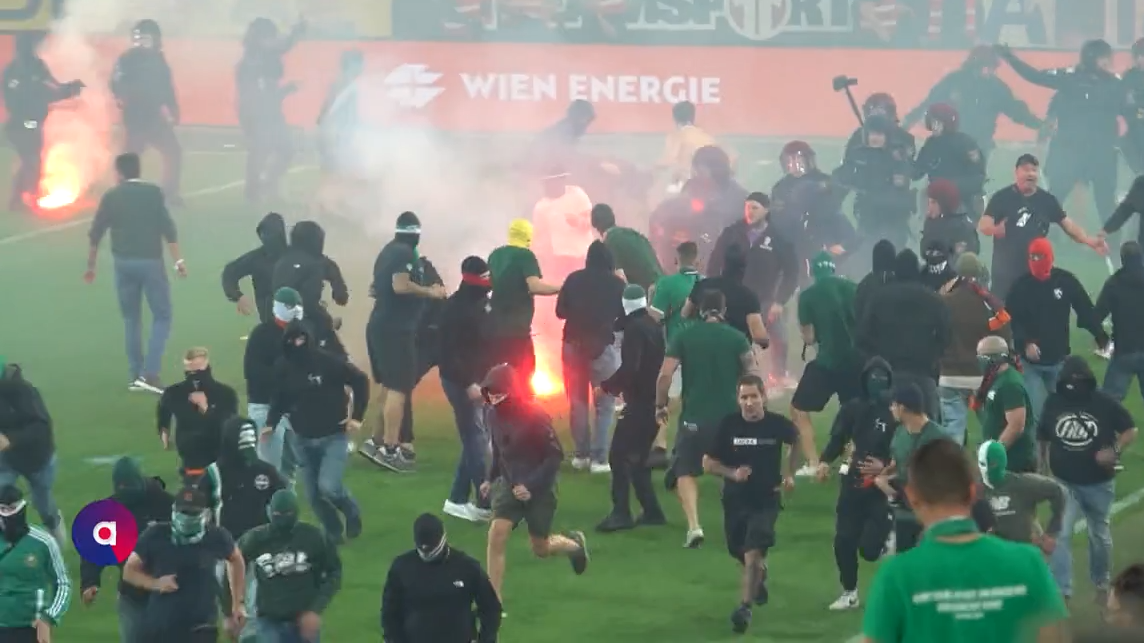 Platzsturm bei Derby: Prozess gegen 22 Hooligans