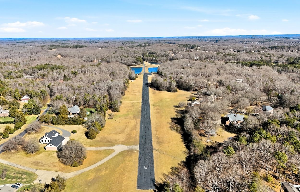 Home in fly-in community near Charlotte, NC has its own plane hangar ...