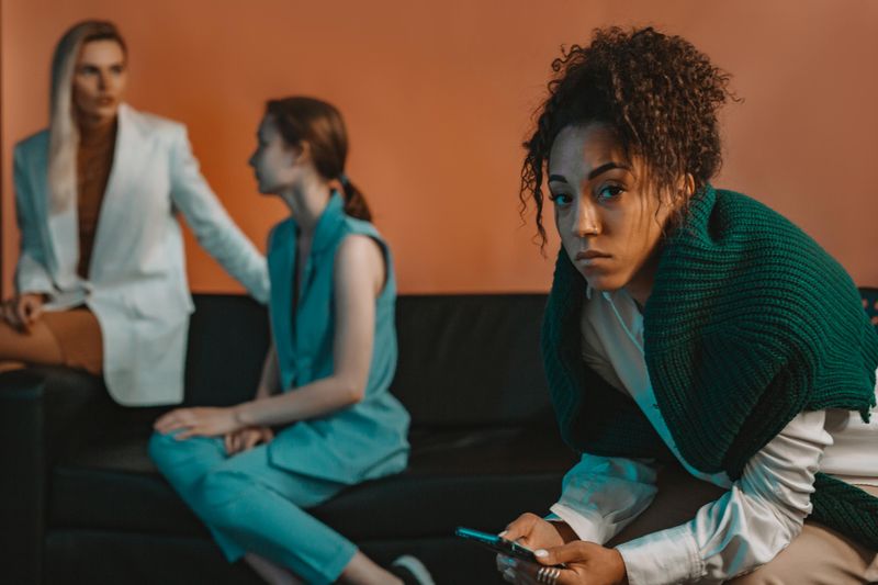 10 reasons you feel lonely even when you’re not alone