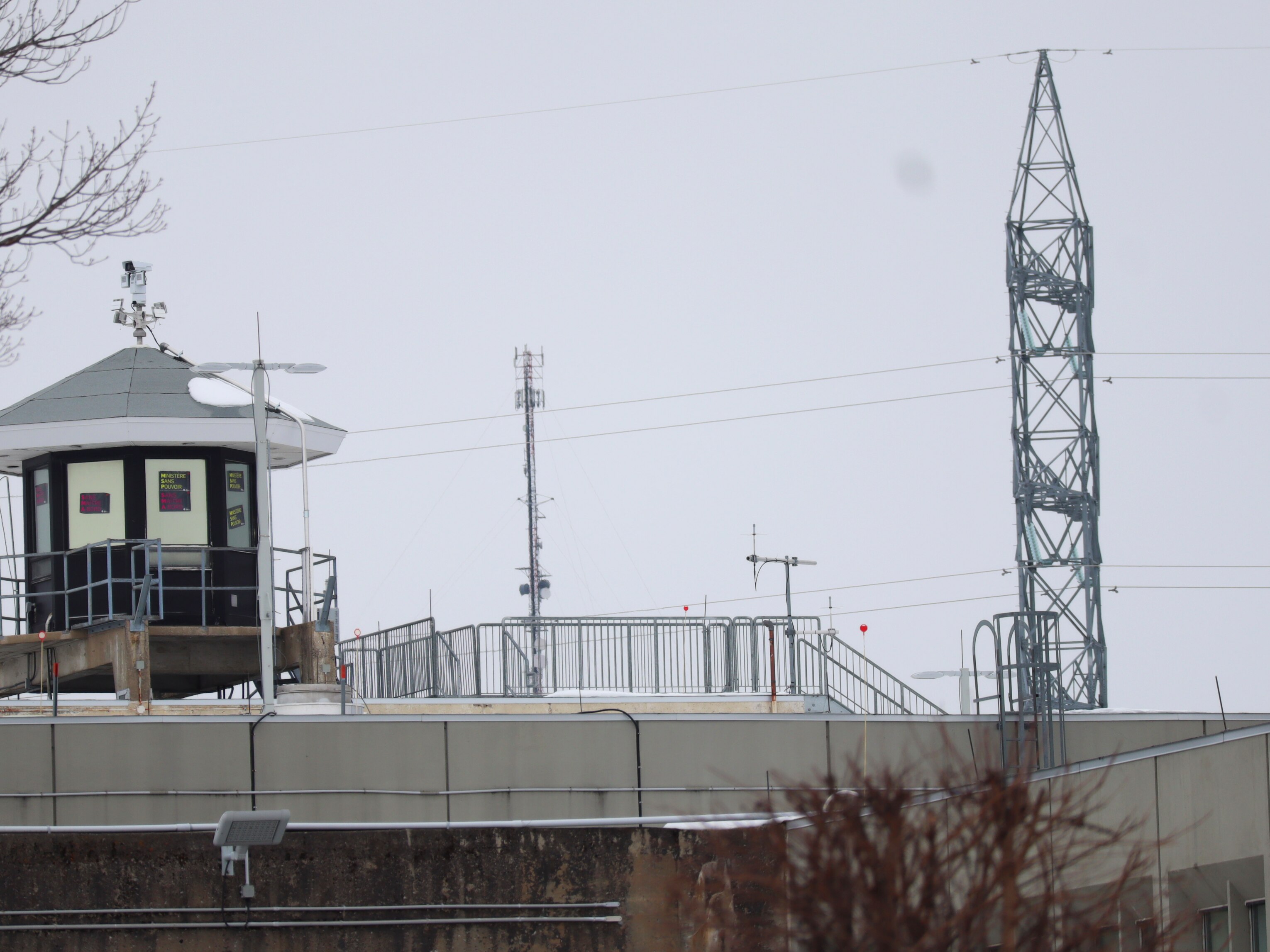 Un détenu blesse cinq employés de la prison de Québec