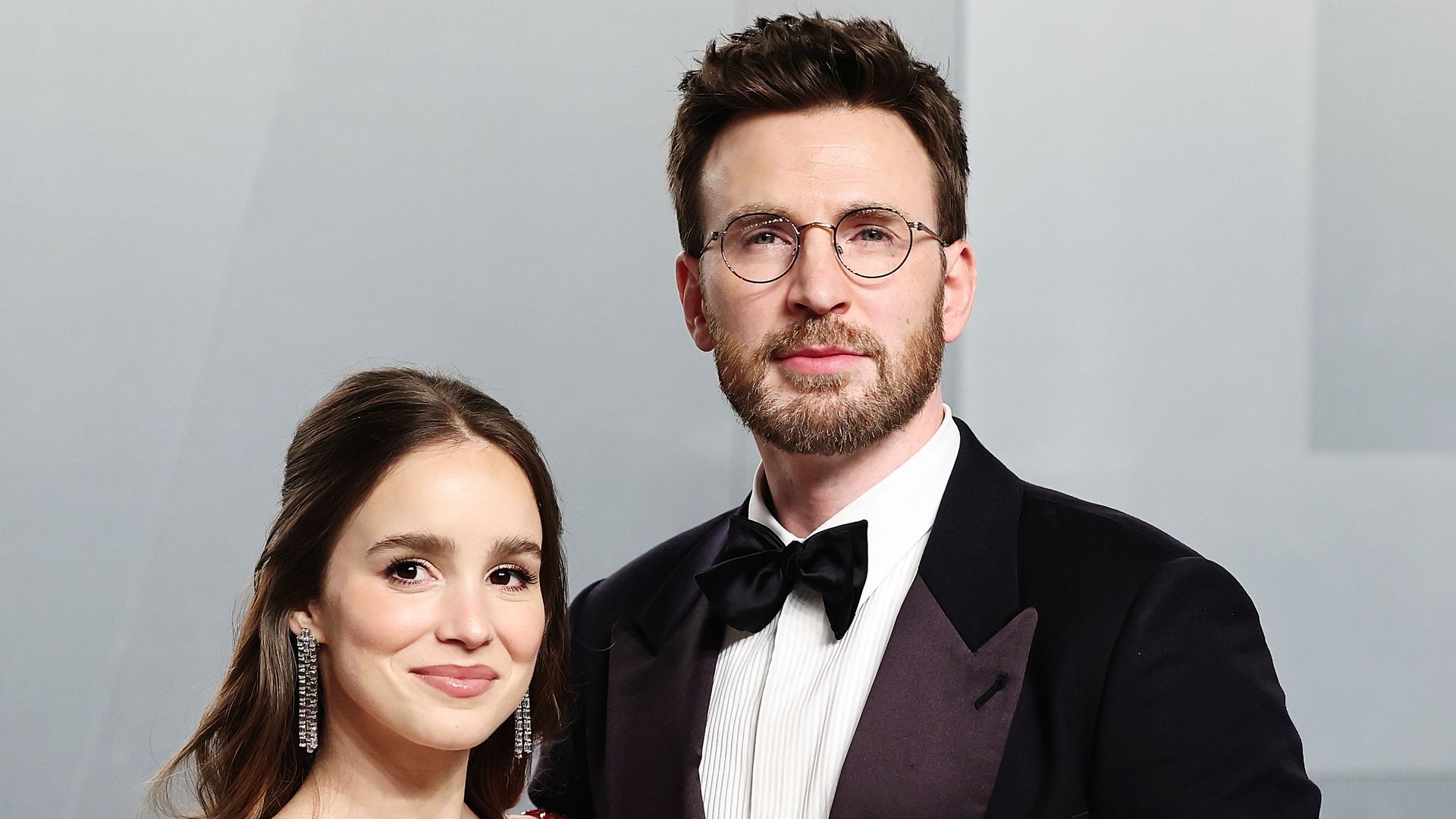 Chris Evans and Alba Baptista surprise at Oscars after-party in first ...