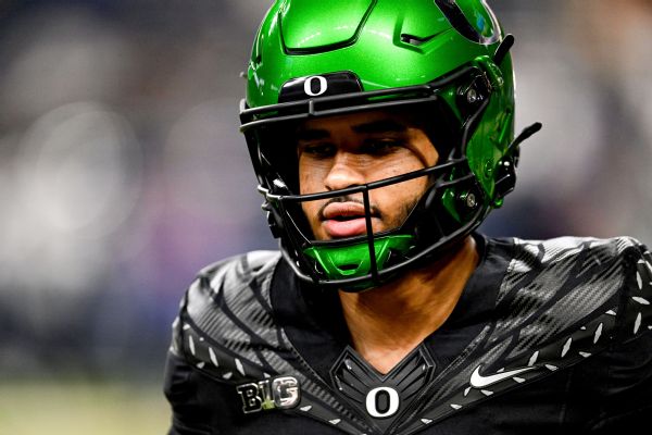 Oregon's Dante Moore seeks support for mental health services