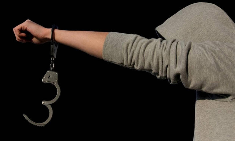 Κοζάνη: Σύλληψη 29χρονου για όπλα, ναρκωτικά και κροτίδες