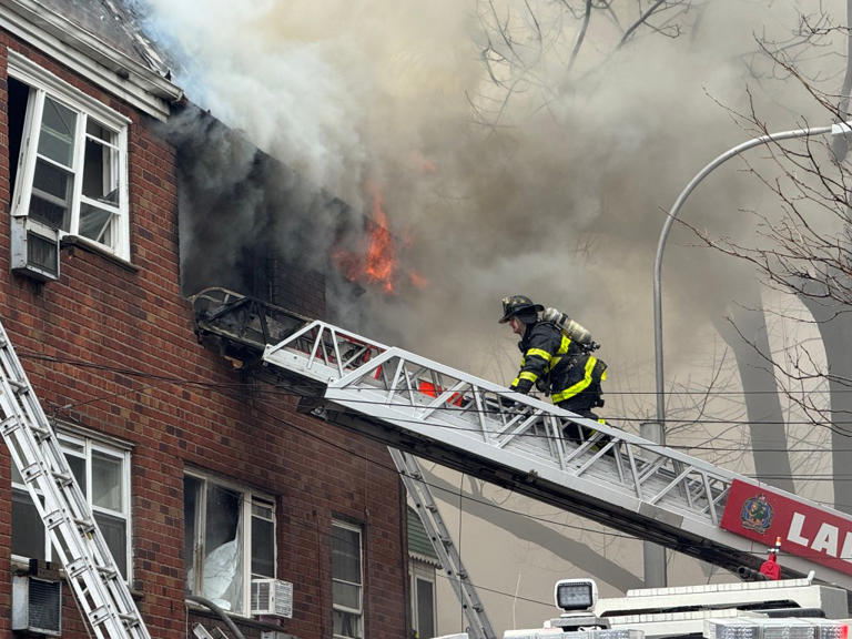Massive 4-alarm NYC fire kills 3, including child, in Queens: 'Tragic day'