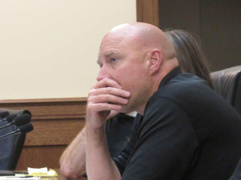 Alton mayor urges City Council to drop legal fees ordinance