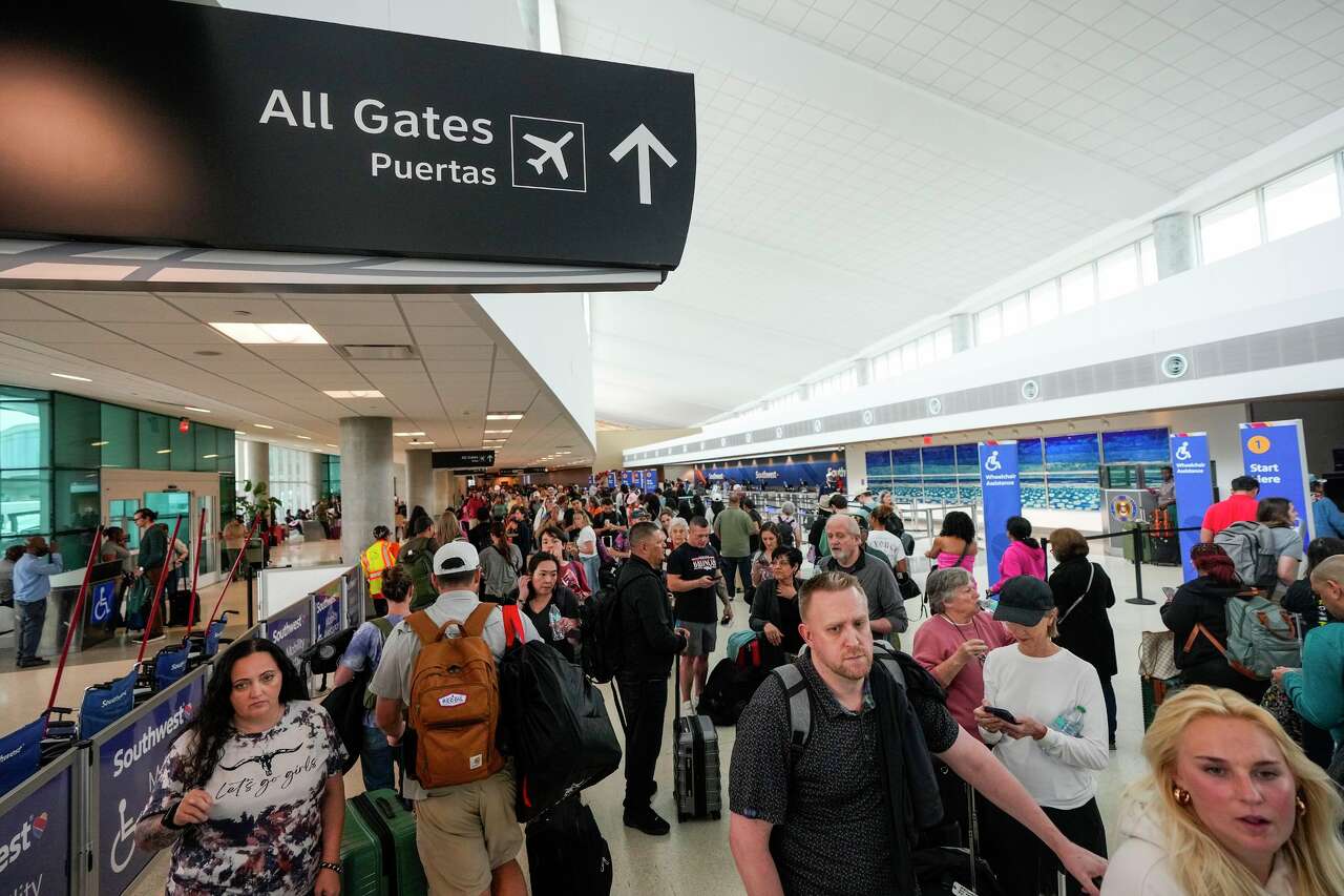 Airline CEOs urge Congress to end DHS shutdown, pass Cruz bill paying ...