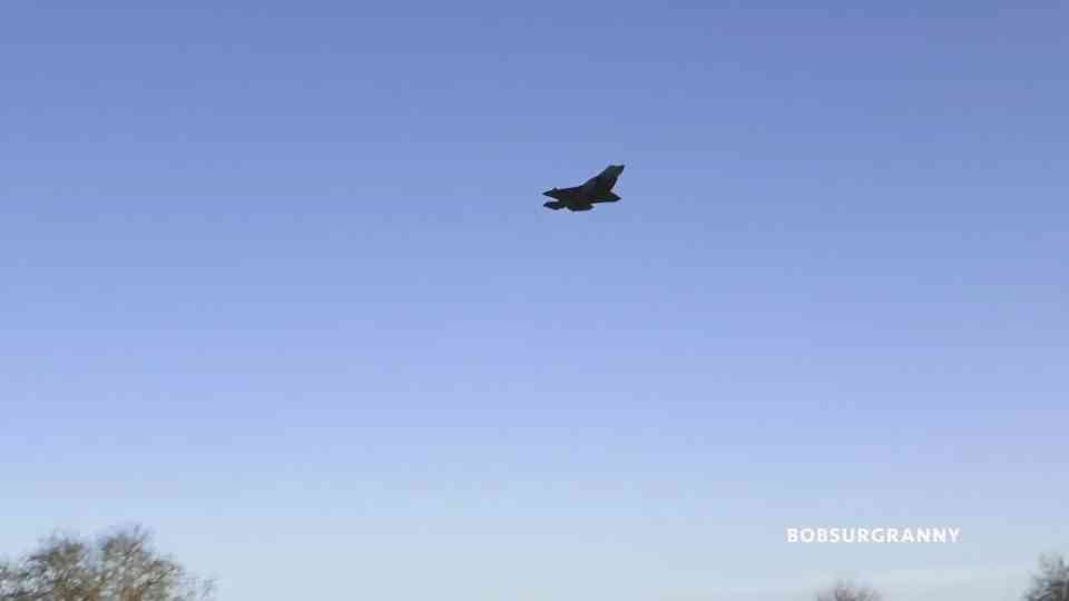 Watch what happens when this fighter jet explodes into a quick-climb ...