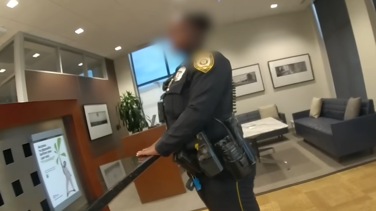 She was minutes away from losing $20,000 - then police knocked on her ...