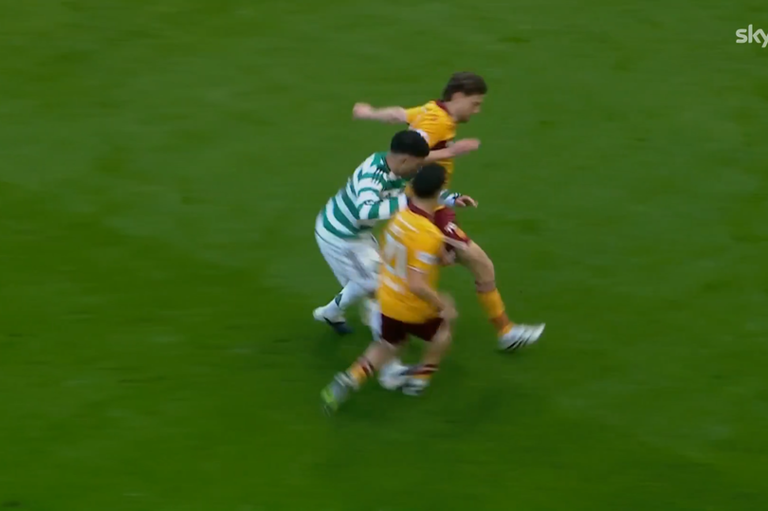 'Naughty' Alex Oxlade-Chamberlain Celtic challenge in the red zone as ...
