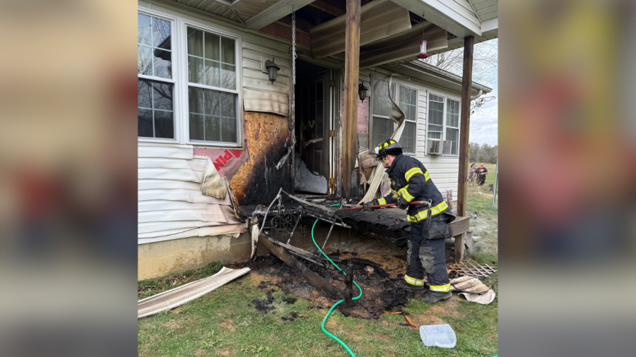 Campbellsville resident breathes in smoke while battling house fire ...