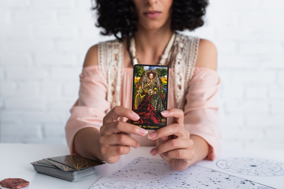 Why one-card tarot readings are so powerful (and how to do one)