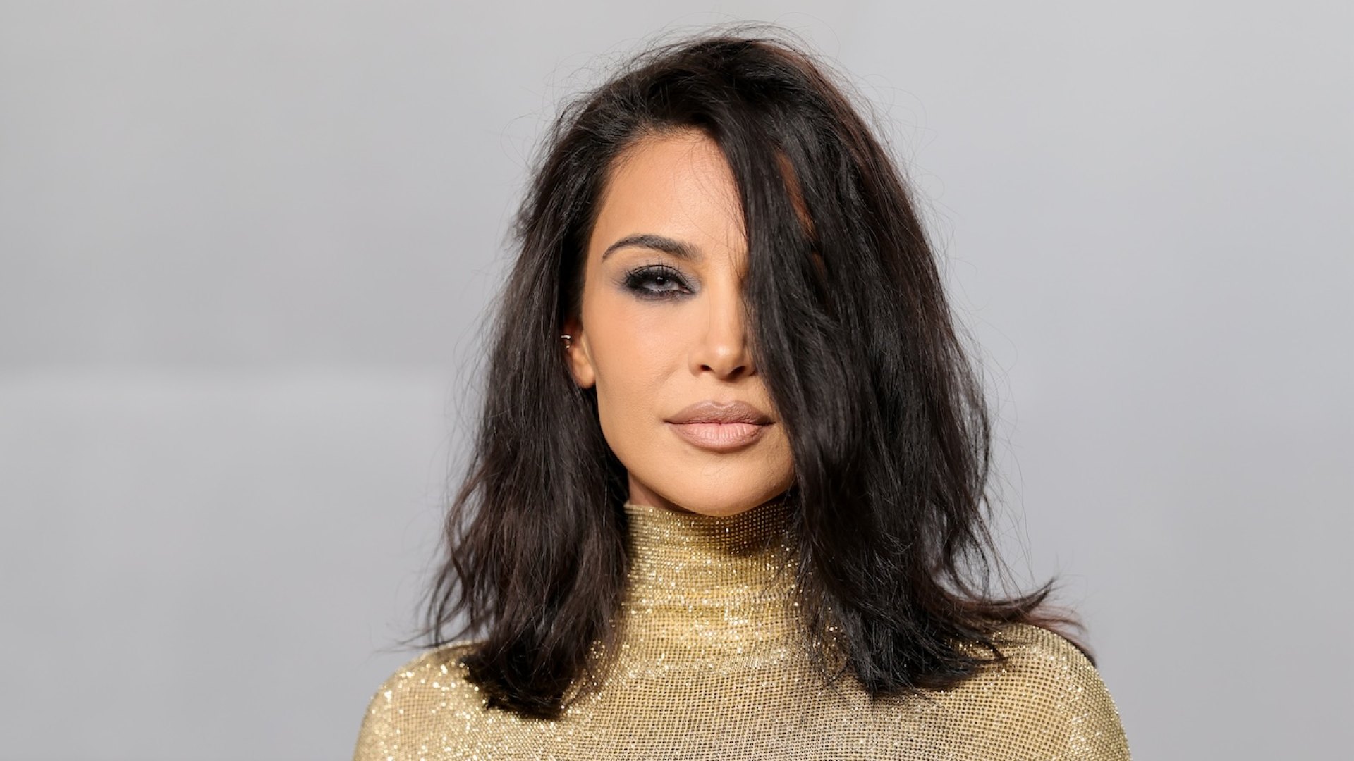 Kim Kardashian rocks blue colored contacts at Oscars afterparty