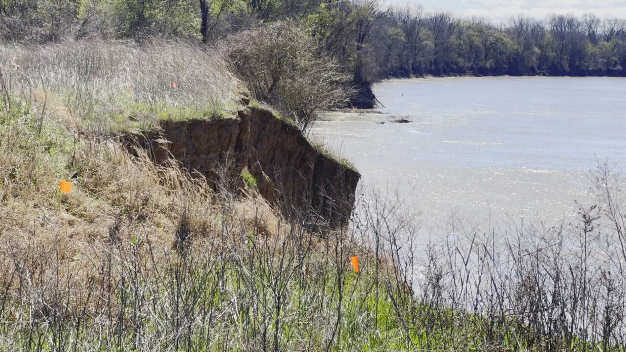 Army Corps begins emergency repairs on Jackson County levee near Newport
