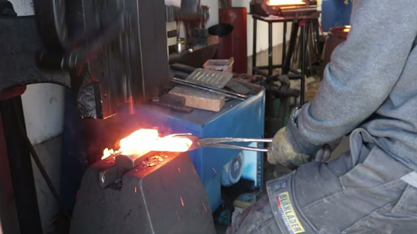 Discover the art of blacksmithing: my axe journey