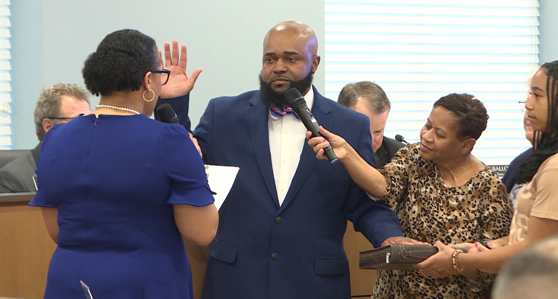 Lee Stiles sworn in as new Morehead City mayor