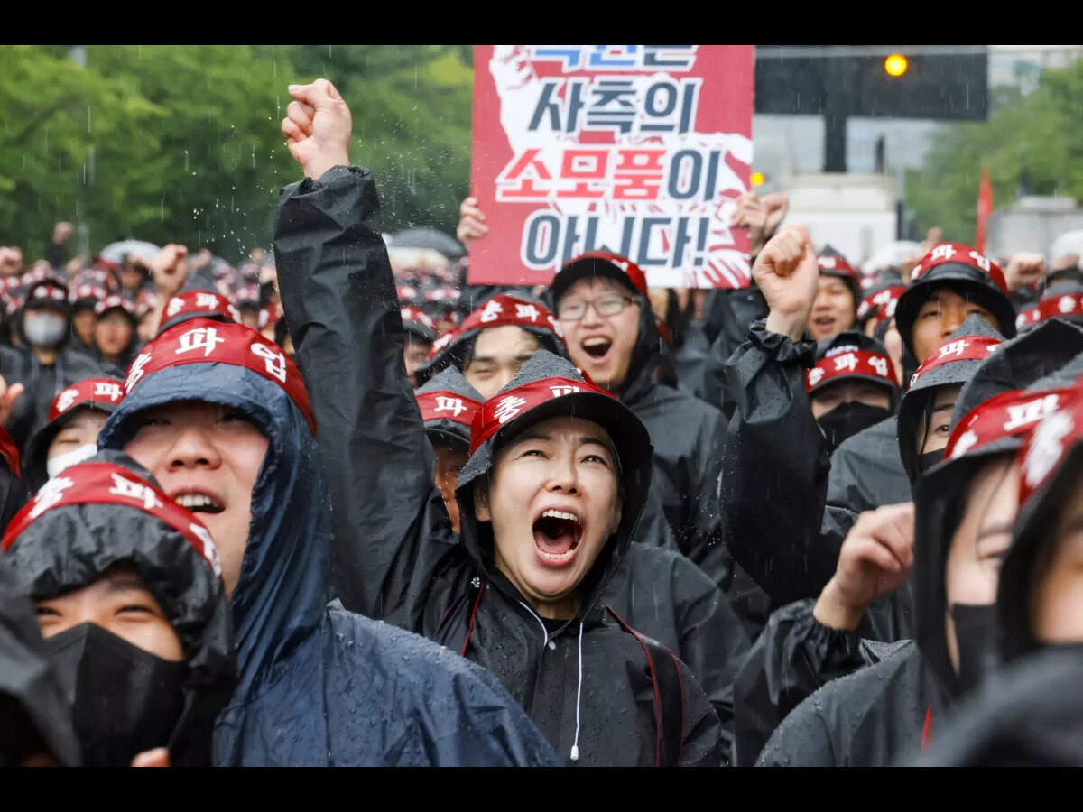 Samsung strike plan risks chip supply disruption, says union chief