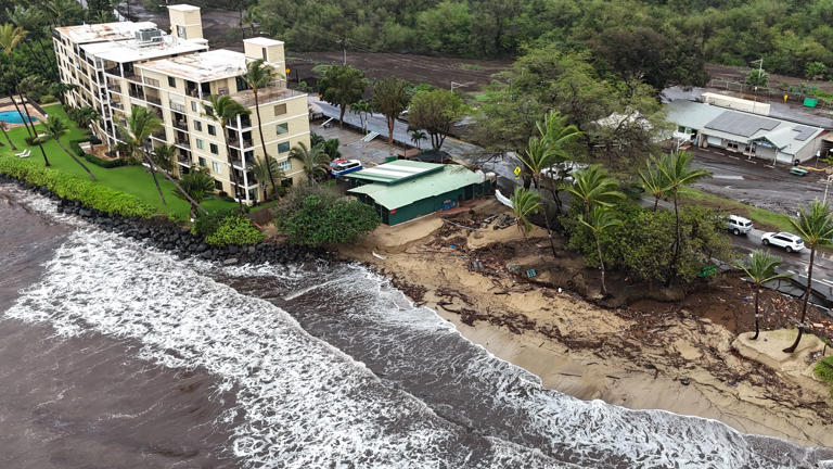 'Unprecedented' flooding triggers condo collapse in Kihei